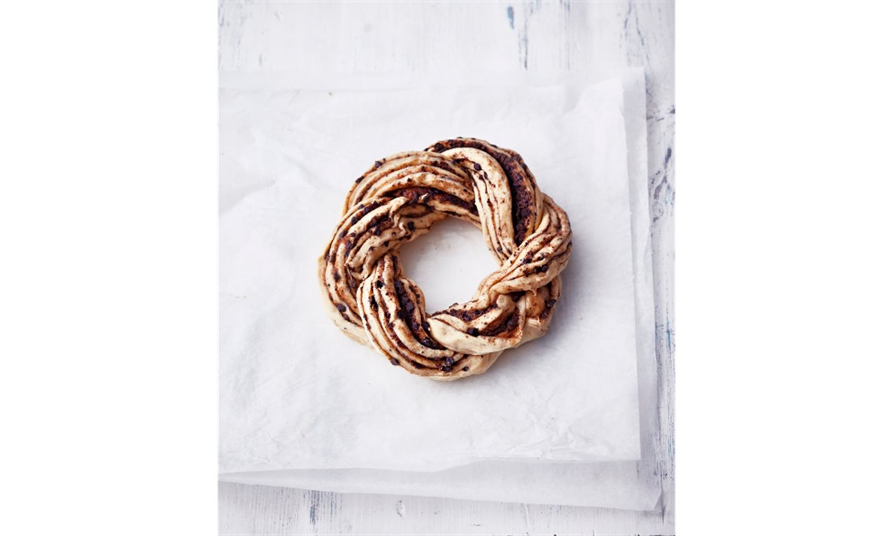 Vetekrans med kanel och choklad Recept | Dr. Oetker